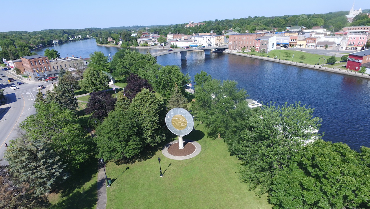 Roadside-attraction showdown: Campbellford’s Giant Toonie | TVO.org